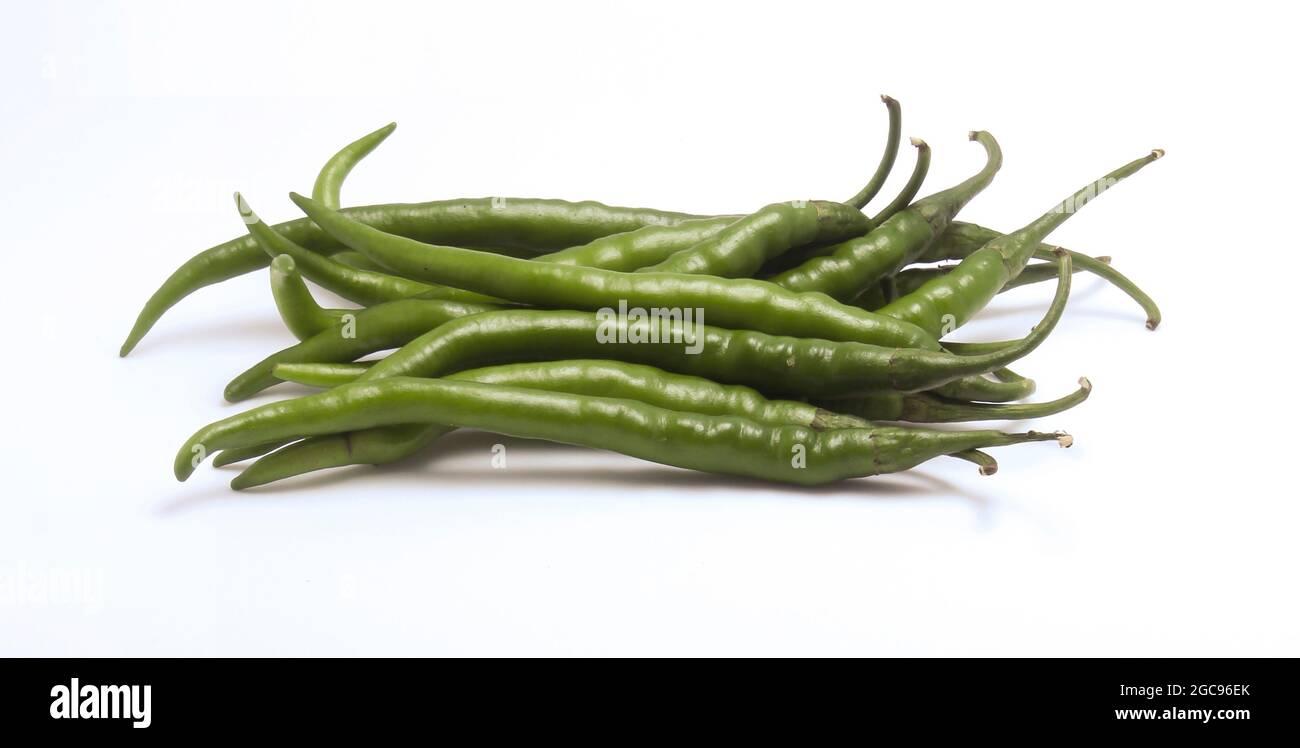 piment isolé sur fond blanc, piment frais sur fond blanc, piment chaud ...