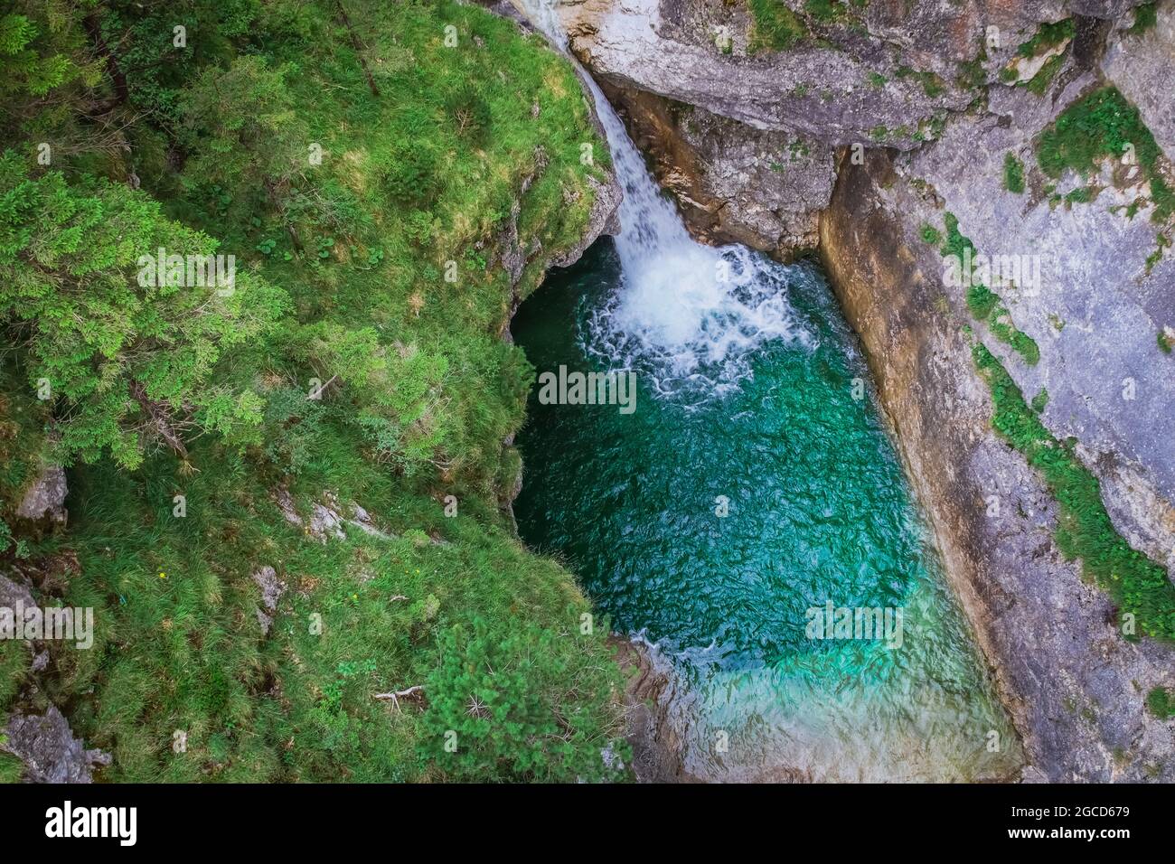 La cascade vue du pont Marienbrucke en Allemagne un sentier qui mène à ...