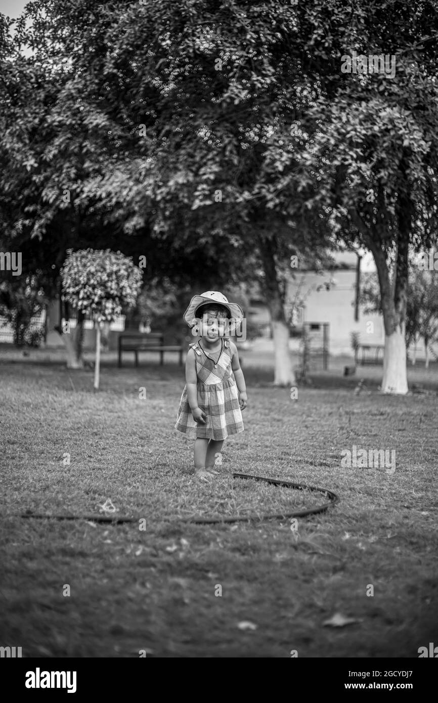 Portrait Noir Et Blanc Enfant Indien Banque De Photographies Et D