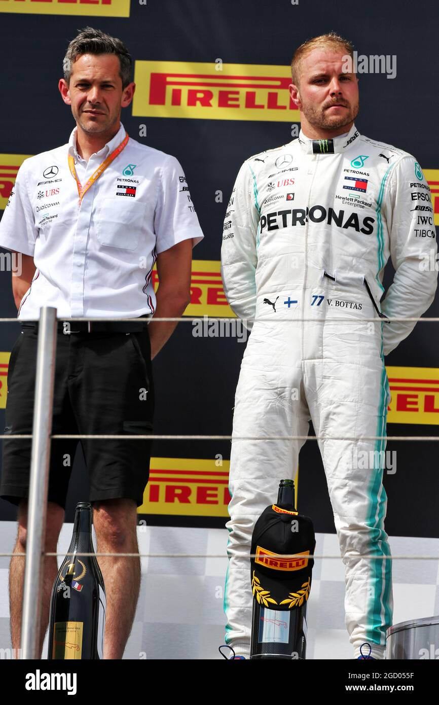 (De gauche à droite) : Nathan Divey (GBR) Mercedes AMG F1 No1 Mechanic ...