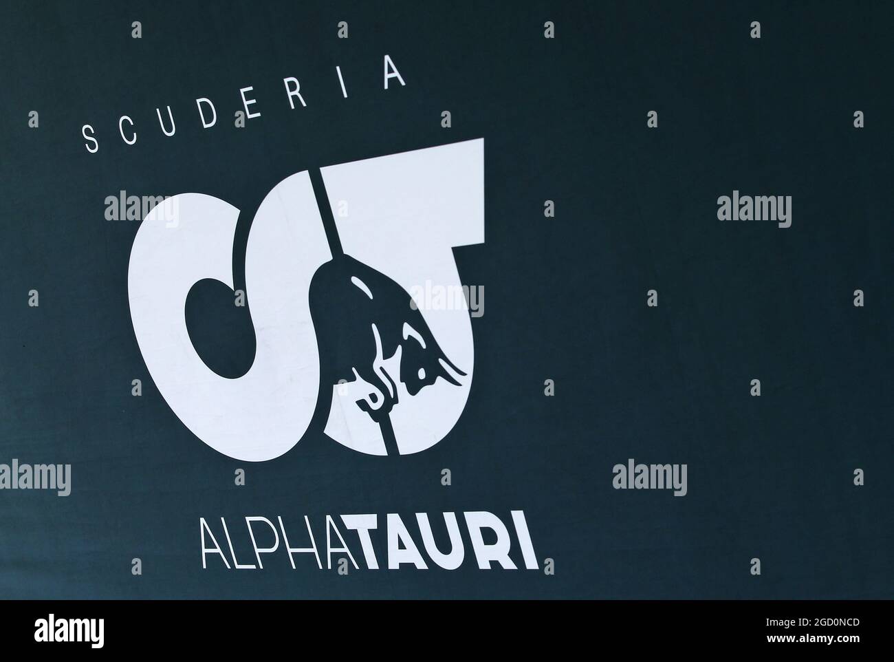 Logo alphatauri Banque de photographies et d’images à haute résolution ...