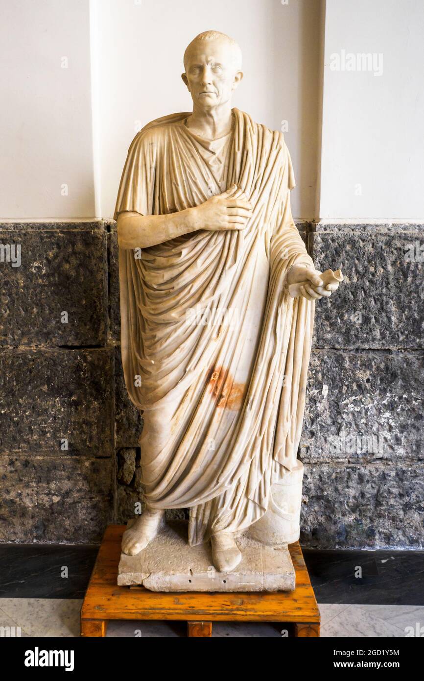 Statue de Marcus Nonius Balbus portant la toge d'Herculanum, Basilique ...