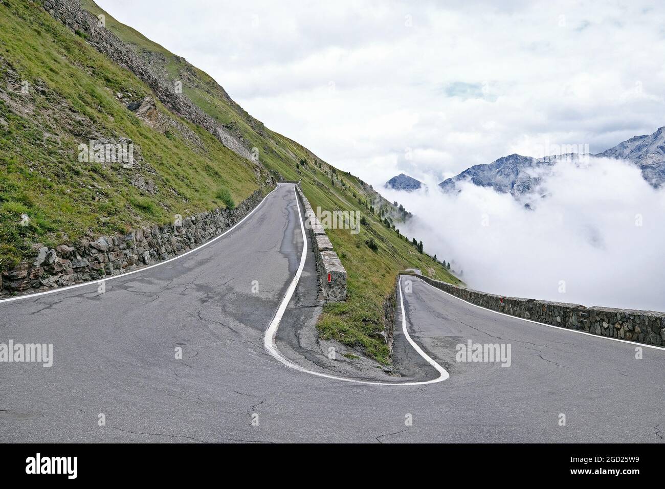 Col du Stelvio, Passo dello Stelvio. Le Passo dello Stelvio relie Prad ...