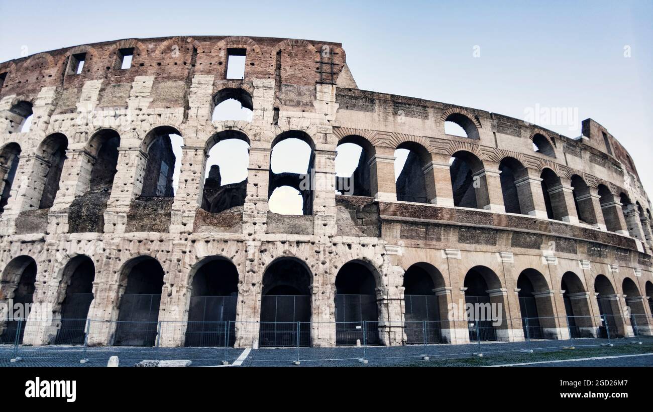 Colisée ou amphithéâtre Flavius le plus grand ancien amphithéâtre du ...
