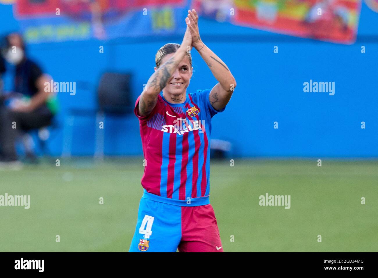 Maria Leon a précédé le match de Trofeu Joan Gamper entre le FC ...