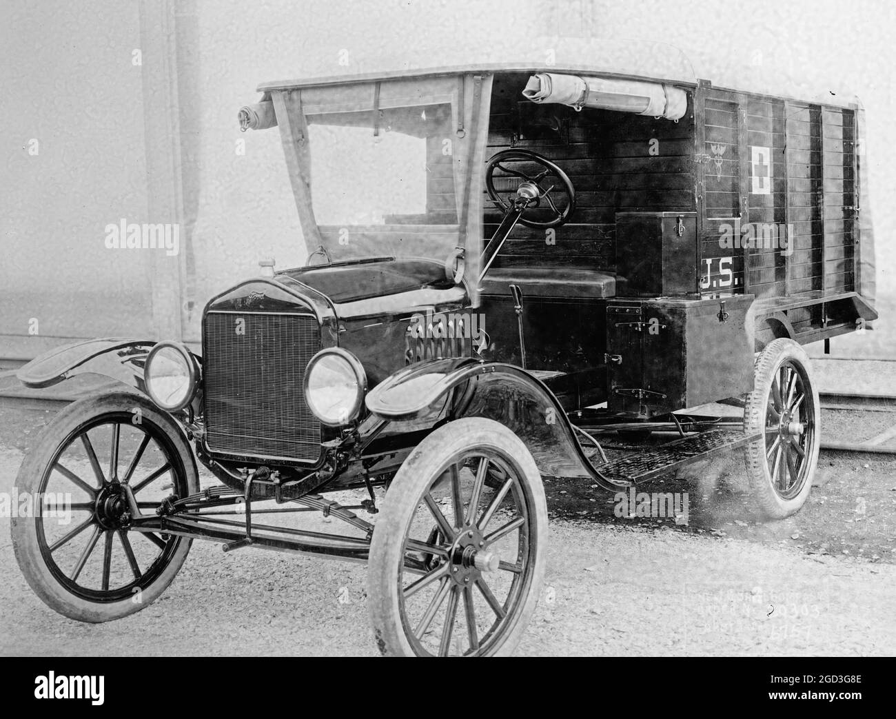 Ambulance de la croix rouge Banque de photographies et d’images à haute ...