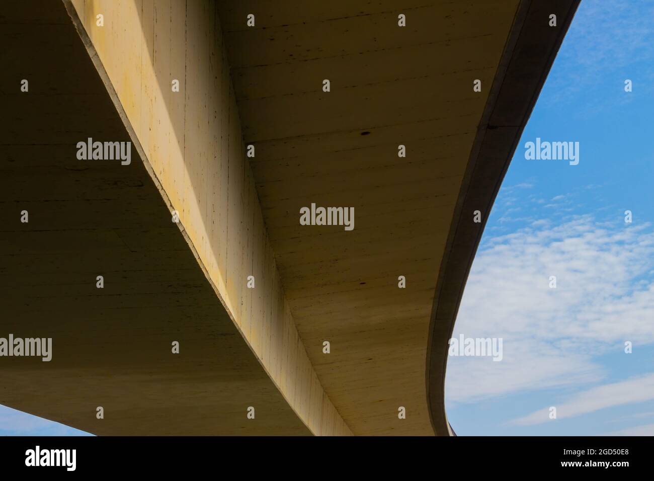 Pont courbe Banque de photographies et d’images à haute résolution - Alamy