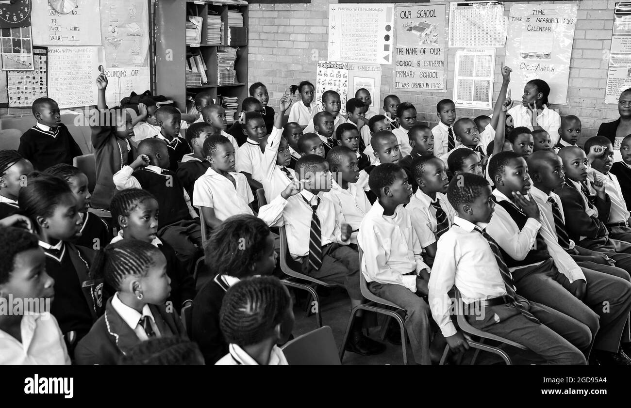 Salle de classe en afrique Banque d'images noir et blanc - Alamy