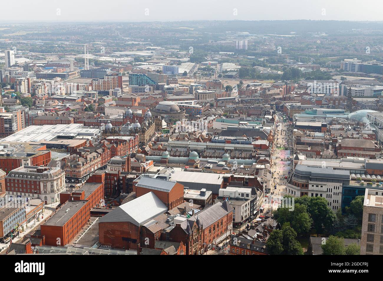 L'une des nombreuses vues sur le centre-ville de Leeds depuis le sommet ...