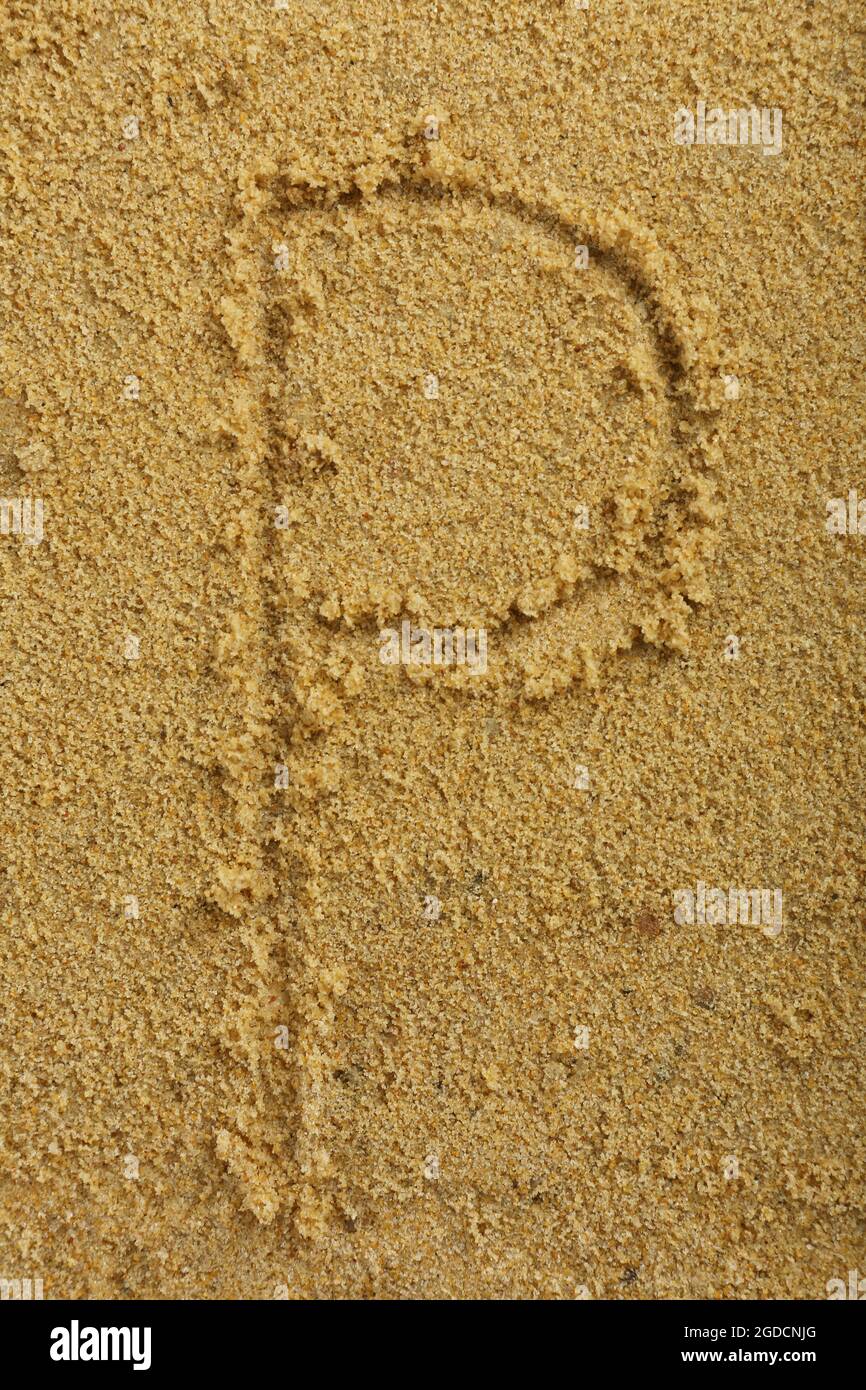 Lettre de l'Alphabet écrites sur du sable de plage humide Photo Stock ...