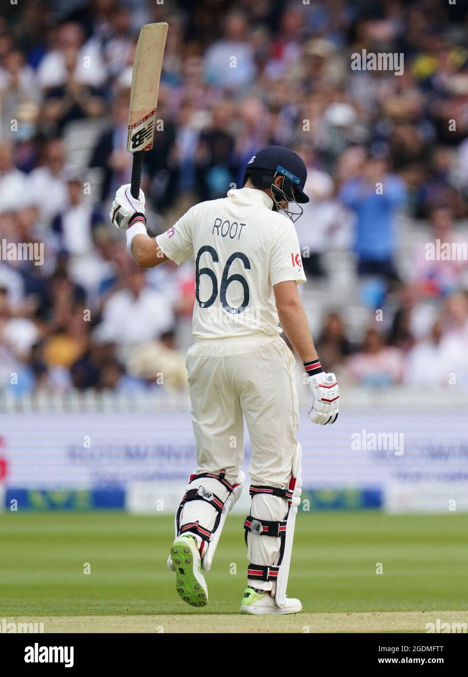 Joe Root, en Angleterre, célèbre ses 50 ans lors du troisième jour du ...