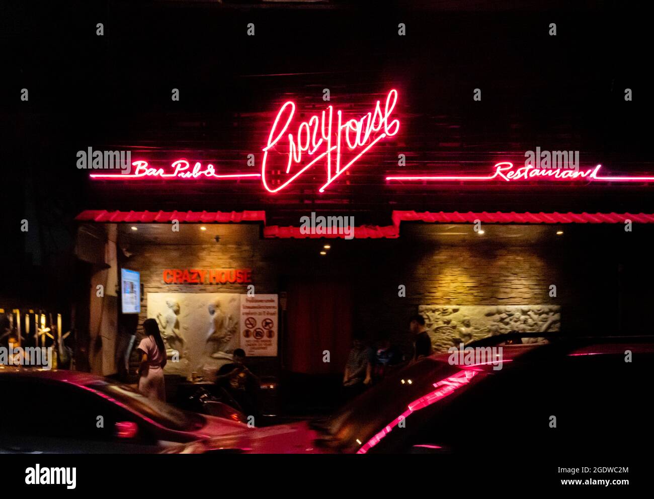 Thai bar girls Banque de photographies et d’images à haute résolution - Alamy