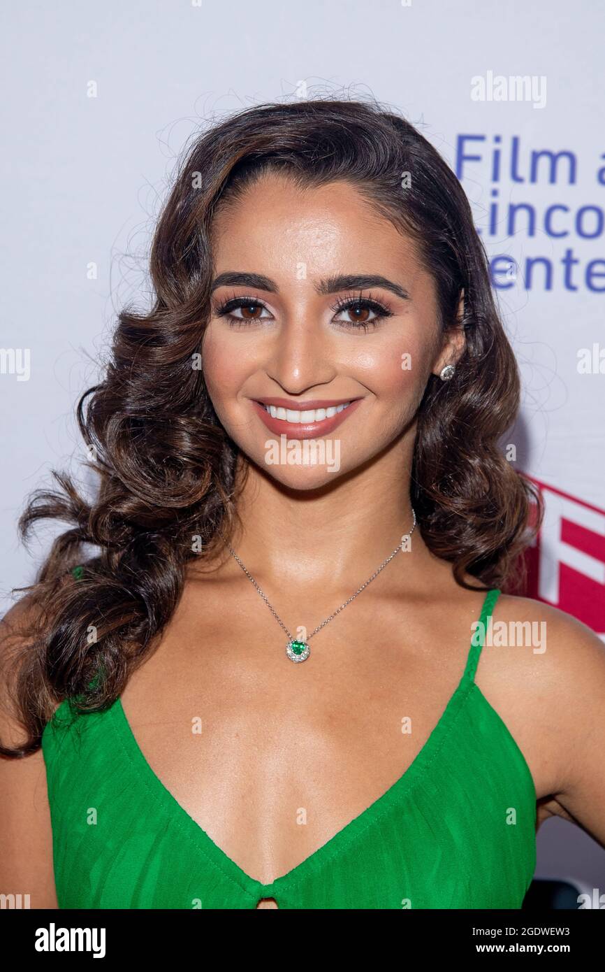 Salena Qureshi participe à la première « Americanish » de New York lors ...