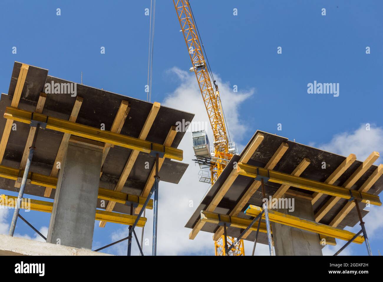 Coffrage pour construction monolithique. Construction de bâtiments sur ...