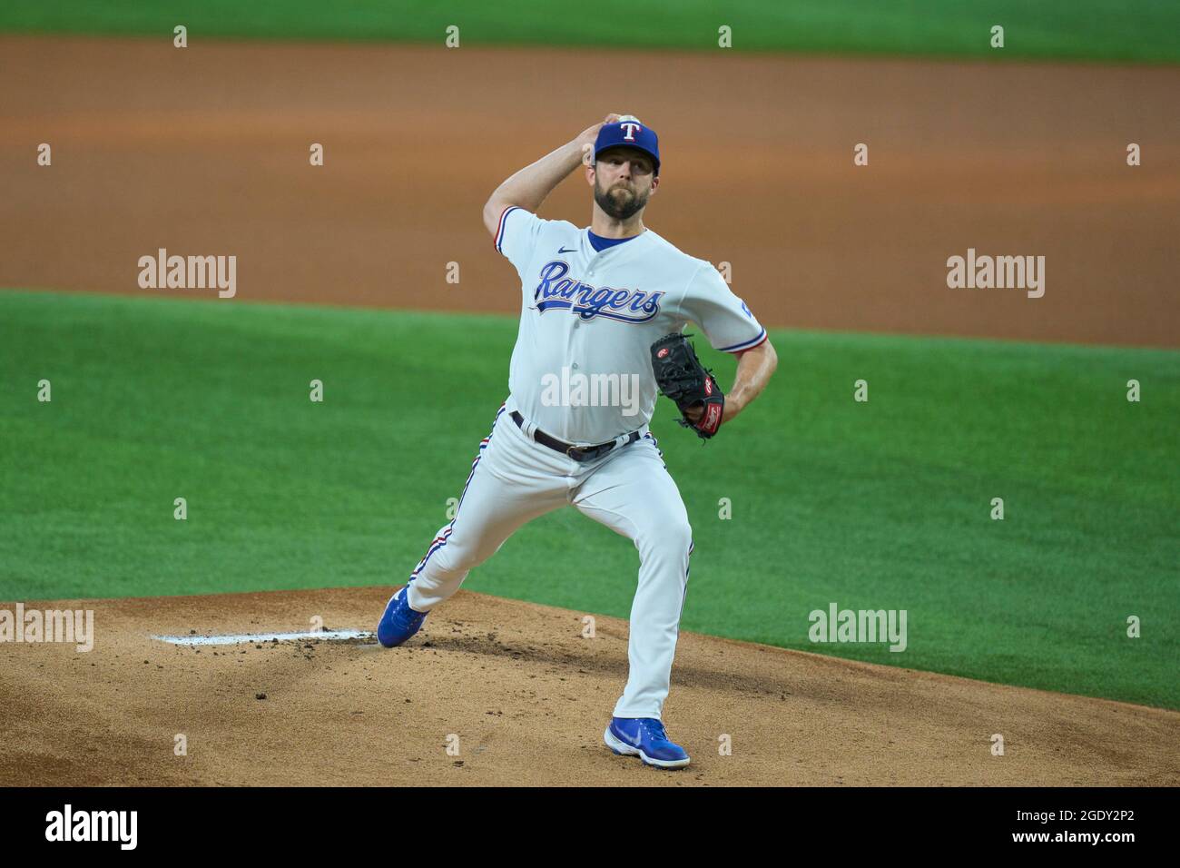 14 2021 août : le lanceur du Texas Jordan Lyles (24) lance un terrain ...