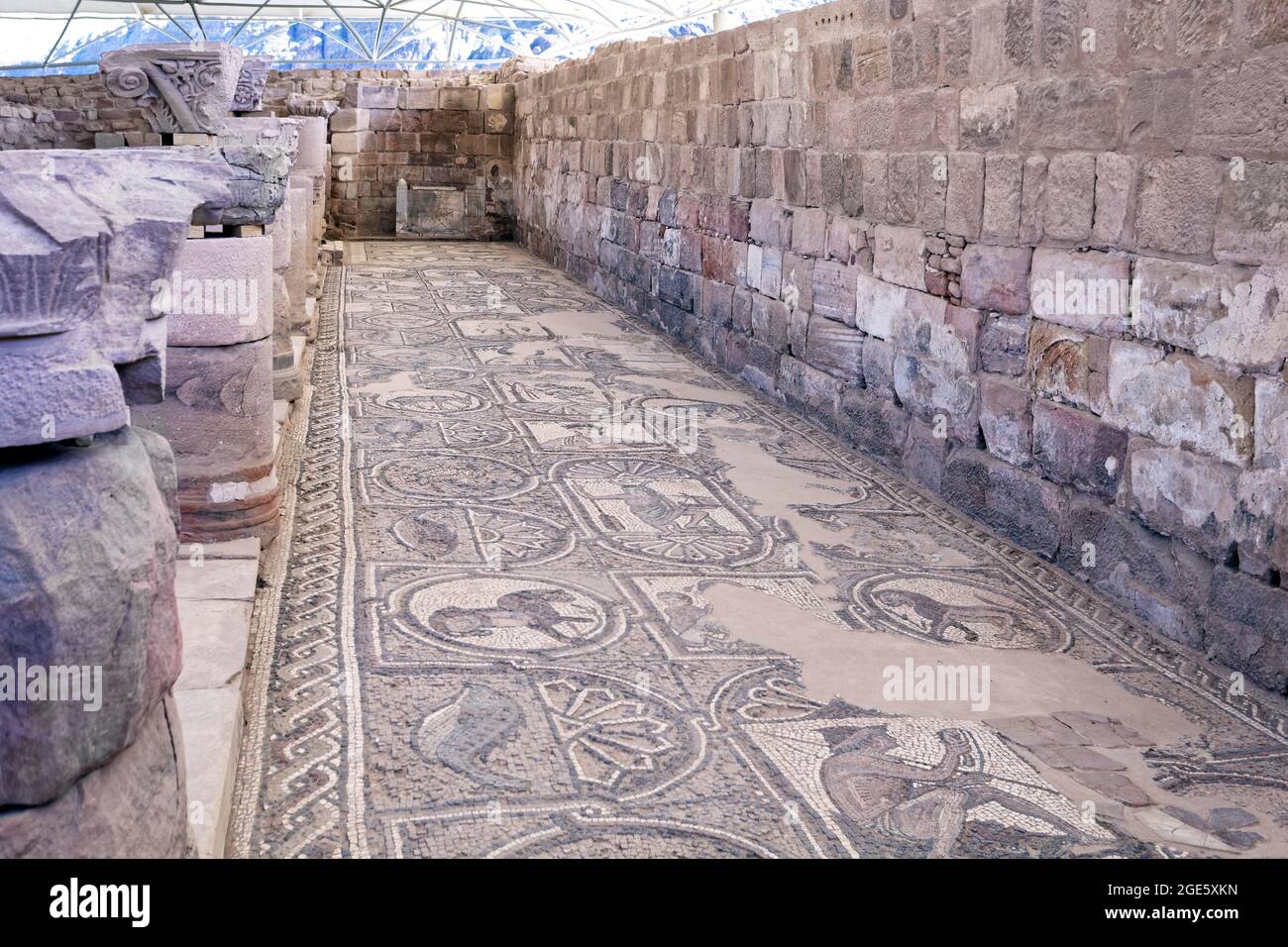 Sol en mosaïque de l'église byzantine, Petra, site classé au patrimoine ...