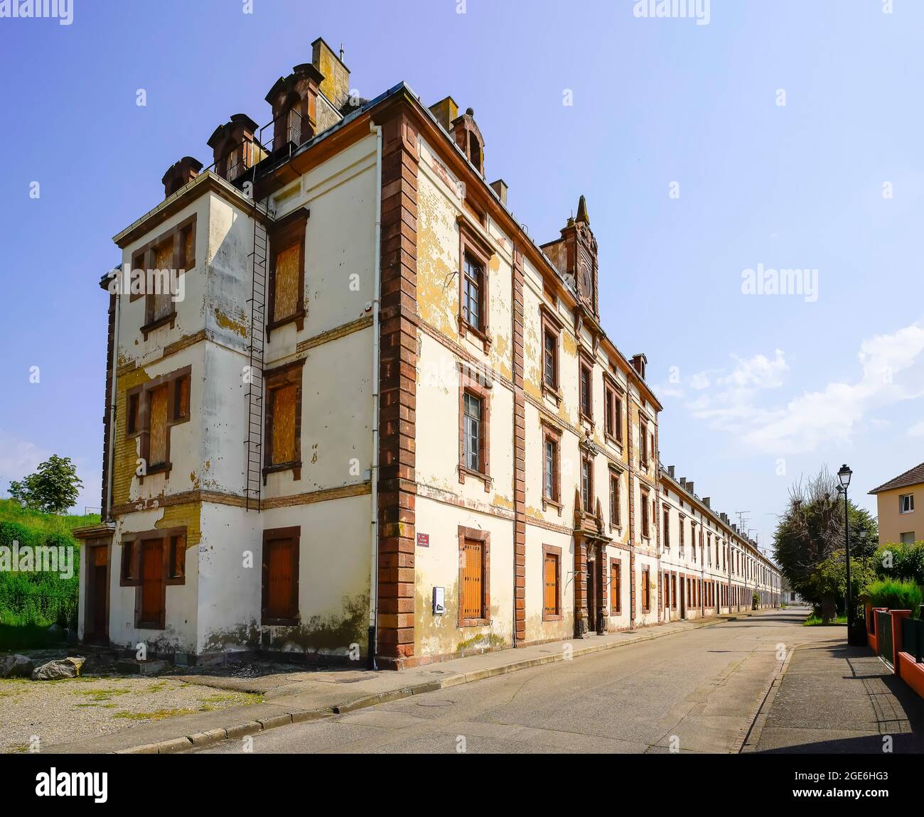 Caserne militaire france Banque de photographies et d’images à haute ...