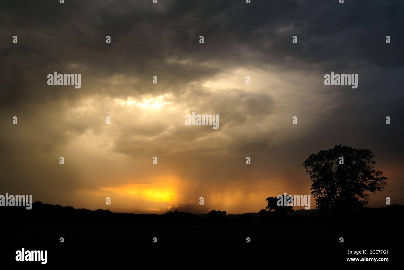 Ciel apocalyptique Banque de photographies et d’images à haute ...