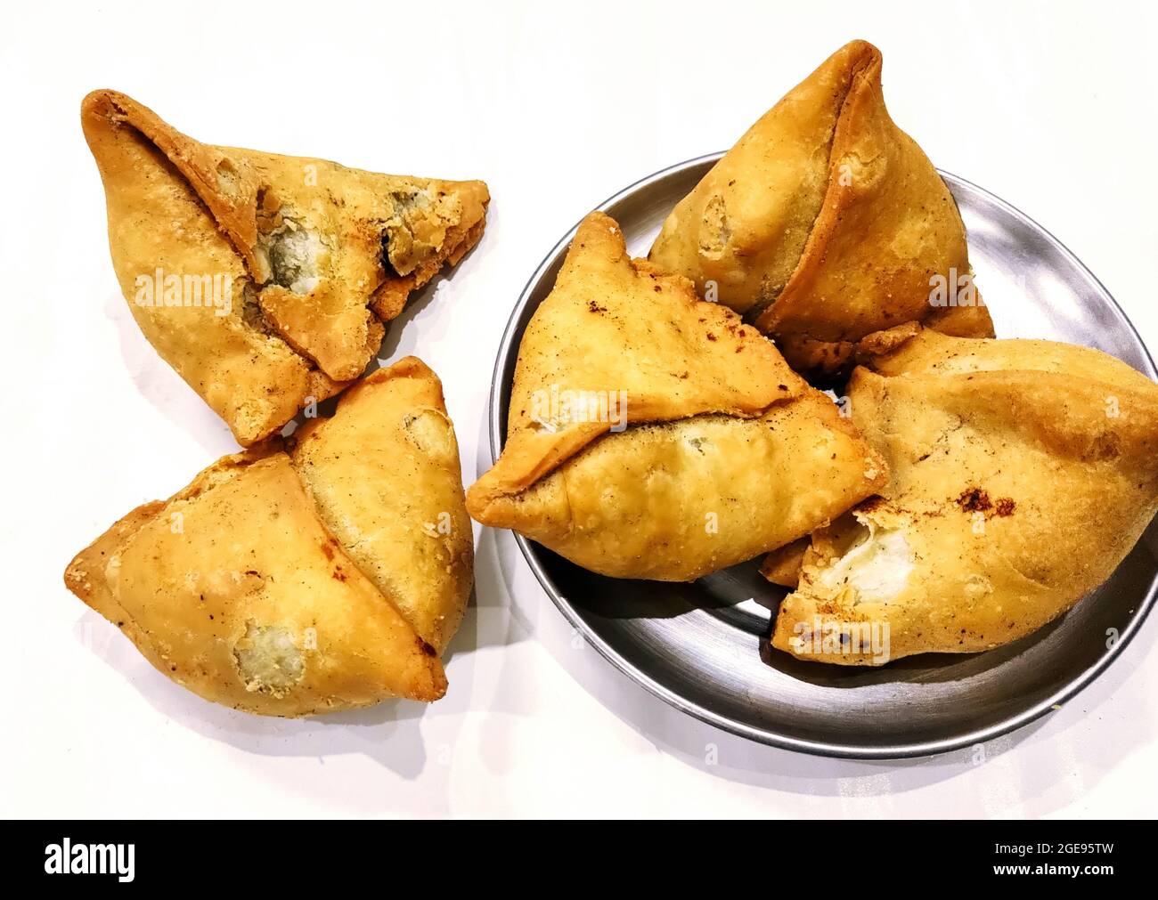 Samosa indien traditionnel Banque de photographies et d’images à haute ...