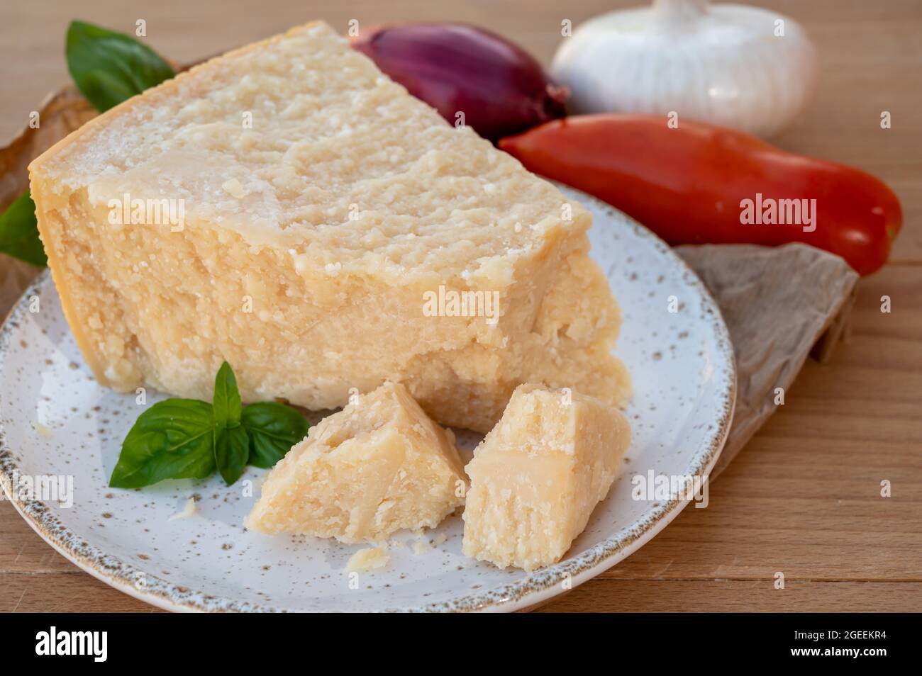 Collection de fromages, morceau de fromage mûr, parmesan, parmesan ...