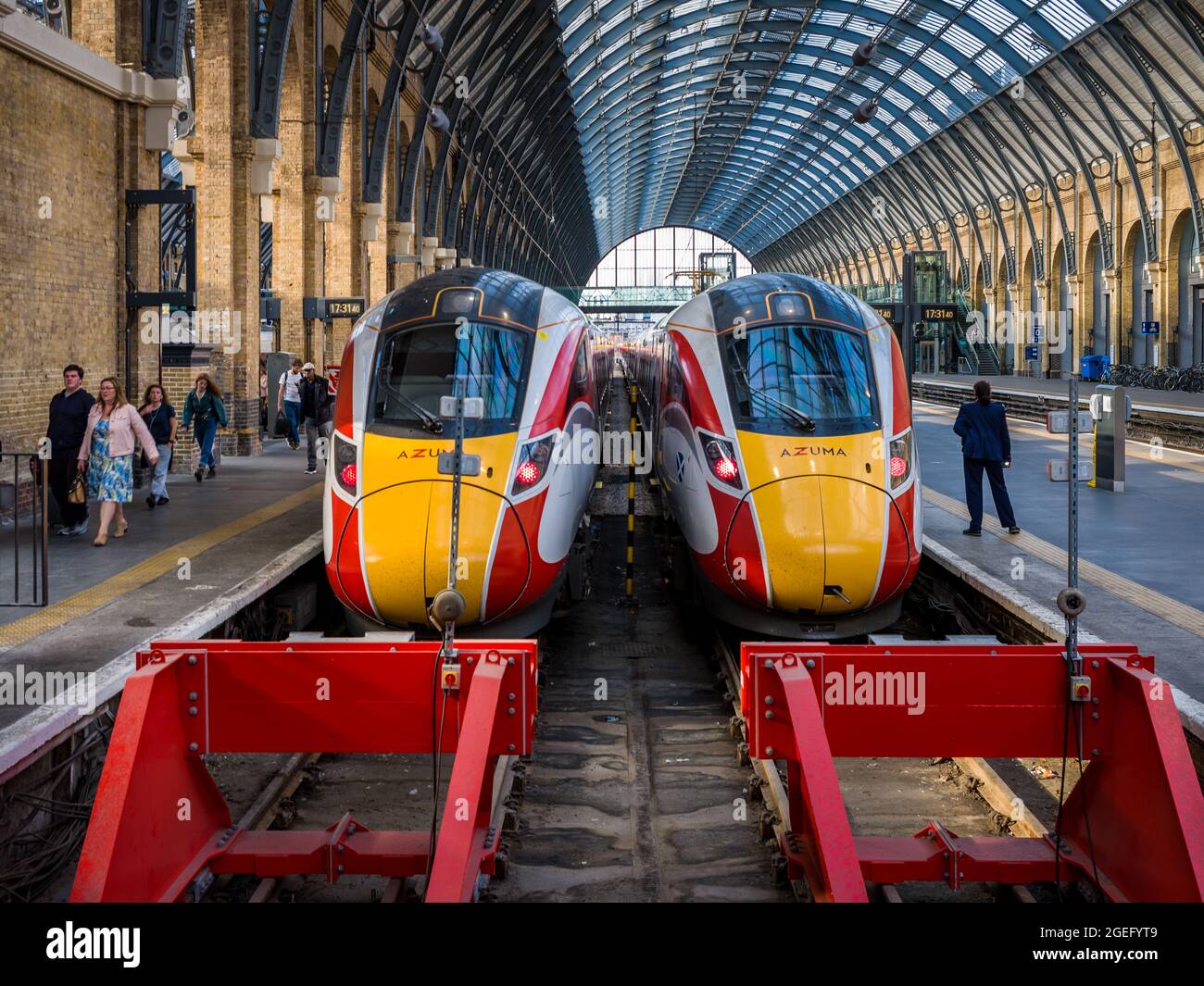 Gare de London Kings Cross - LNER Azuma trains à Kings Cross de Londres ...