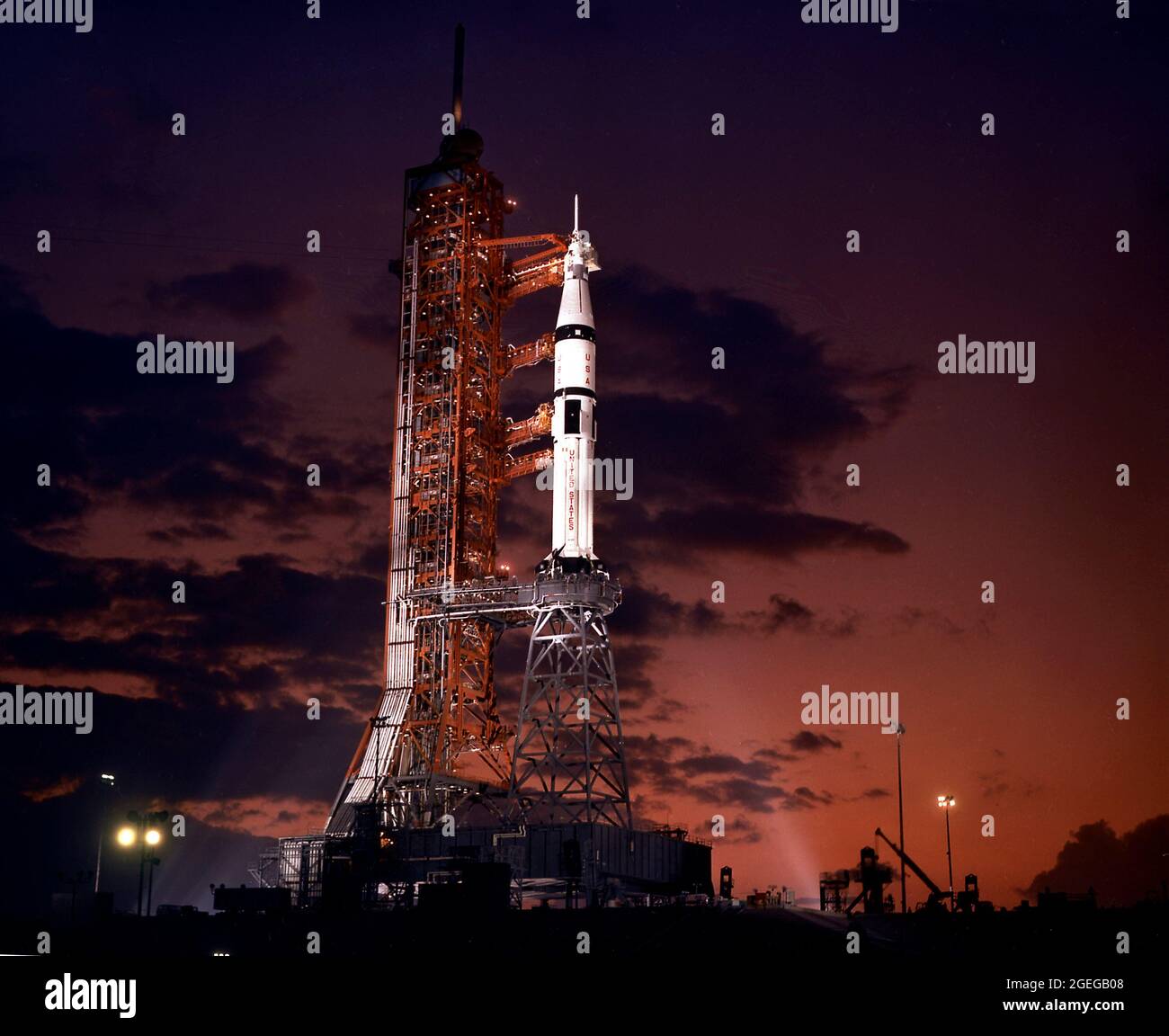 Sa-210 le projet d'essai Apollo-Soyuz (ASTP) attend le lancement prévu ...