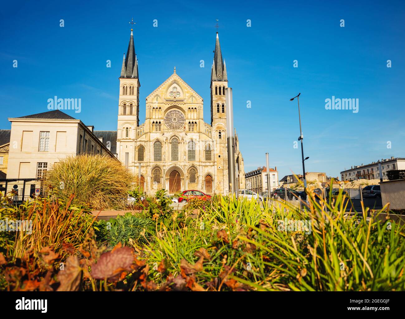 Basilica saint remi Banque de photographies et d’images à haute ...