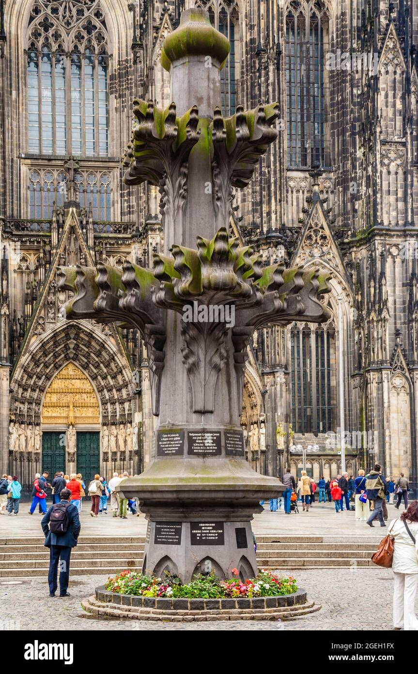 Flèche de la cathédrale de cologne Banque de photographies et d’images ...