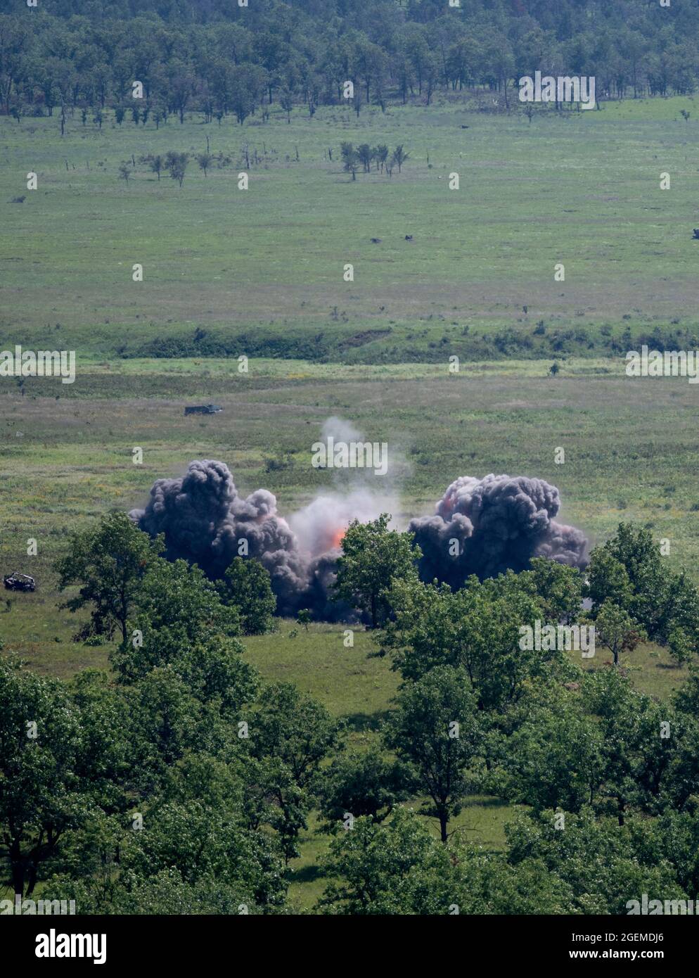 Un faucon de combat f 16 explose Banque de photographies et d’images à ...