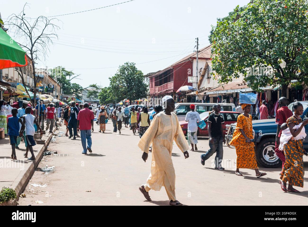 Africa gambia banjul street scene Banque de photographies et d’images à ...