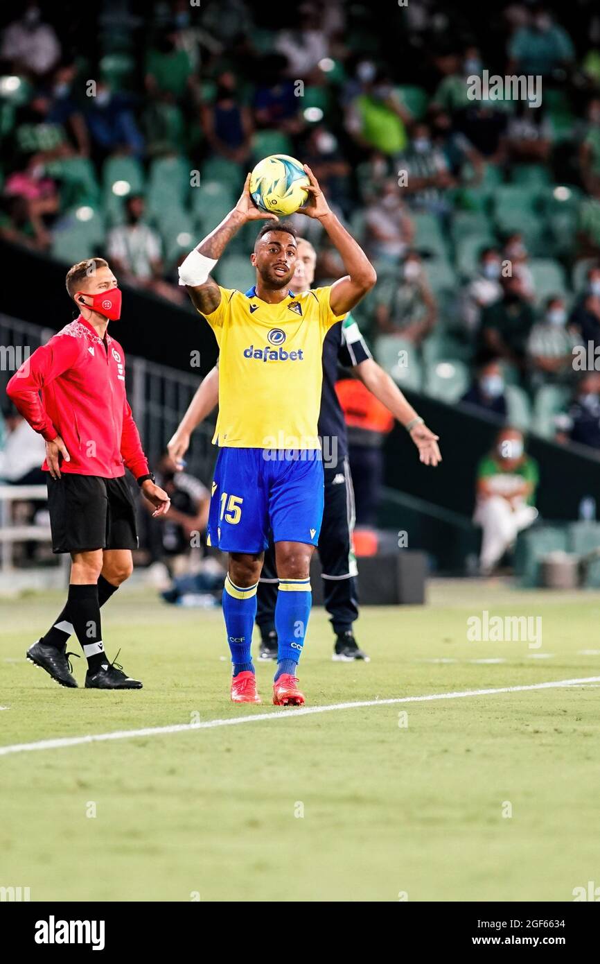 Carlos Akapo vu en action pendant le match de football de la Liga ...