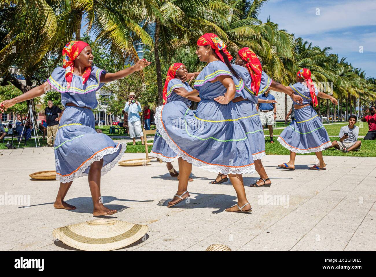 Miami Beach Florida, danse haïtienne danseurs costumes de danse, folk ...