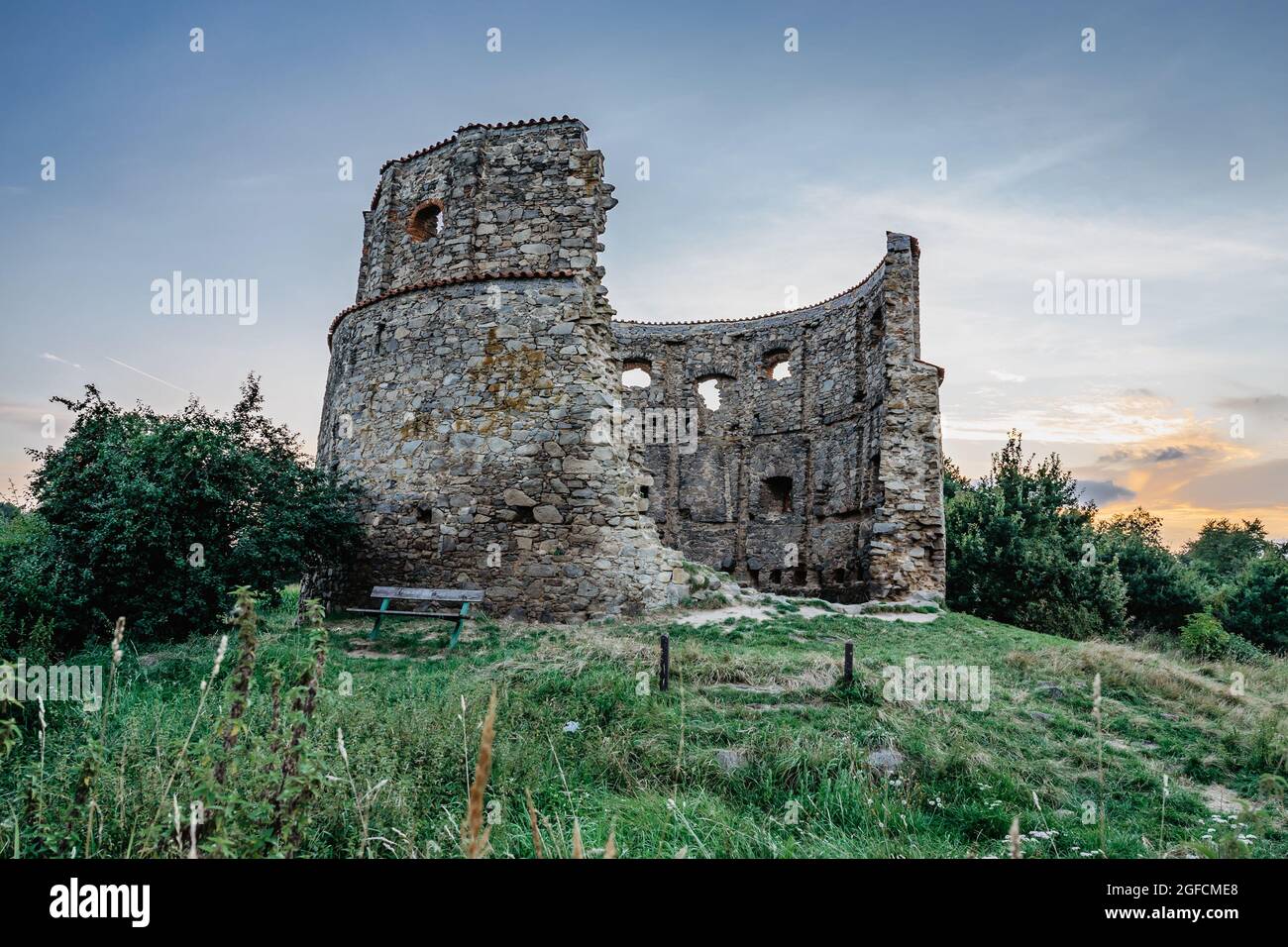 Ancien moulin à vent rural Pricely construit au XVIIIe siècle ...