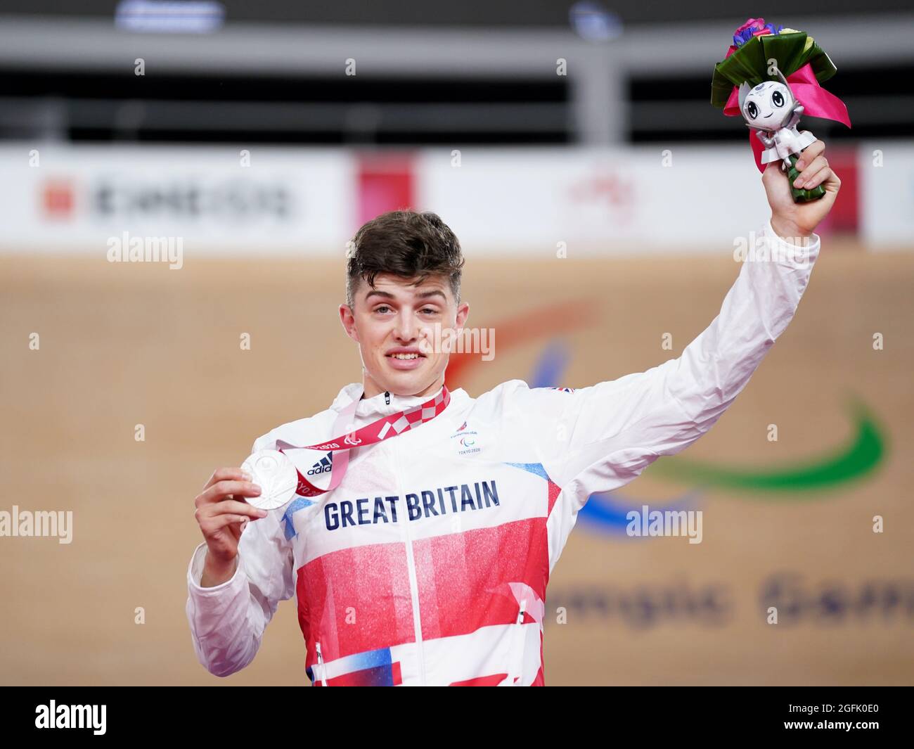 Le Finlay Graham de Grande-Bretagne célèbre avec sa médaille d'argent ...