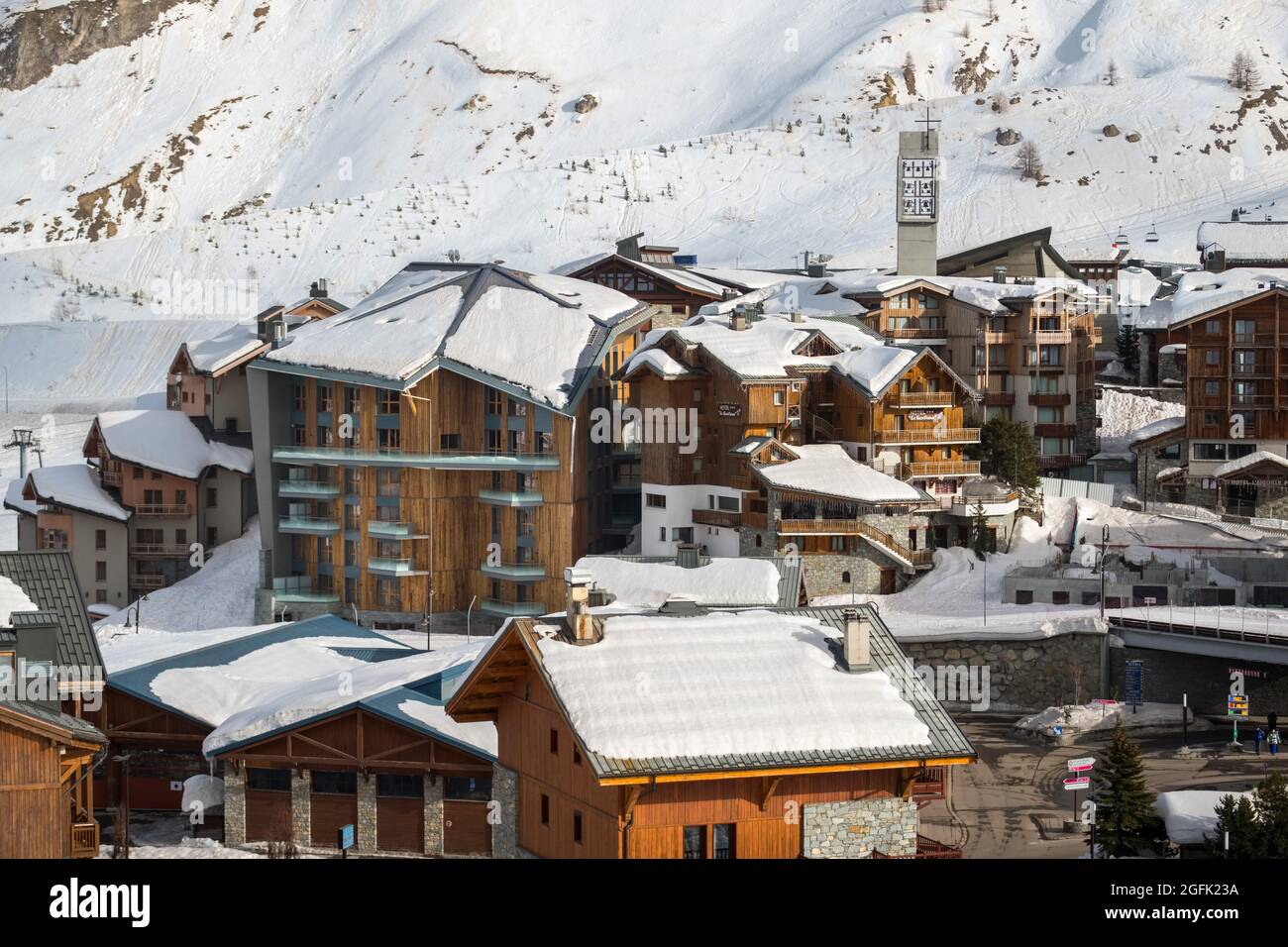 Tignes le Lac (Savoie, Alpe française) : vue d'ensemble des sommets ...