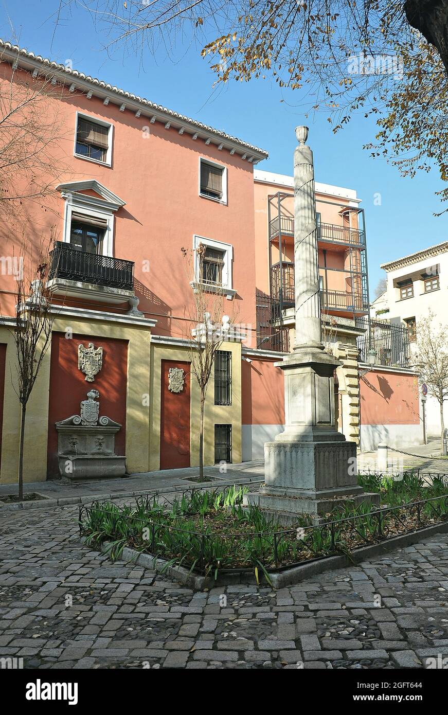 Place du père Suarez dans le centre historique de Grenade, Andalousie ...