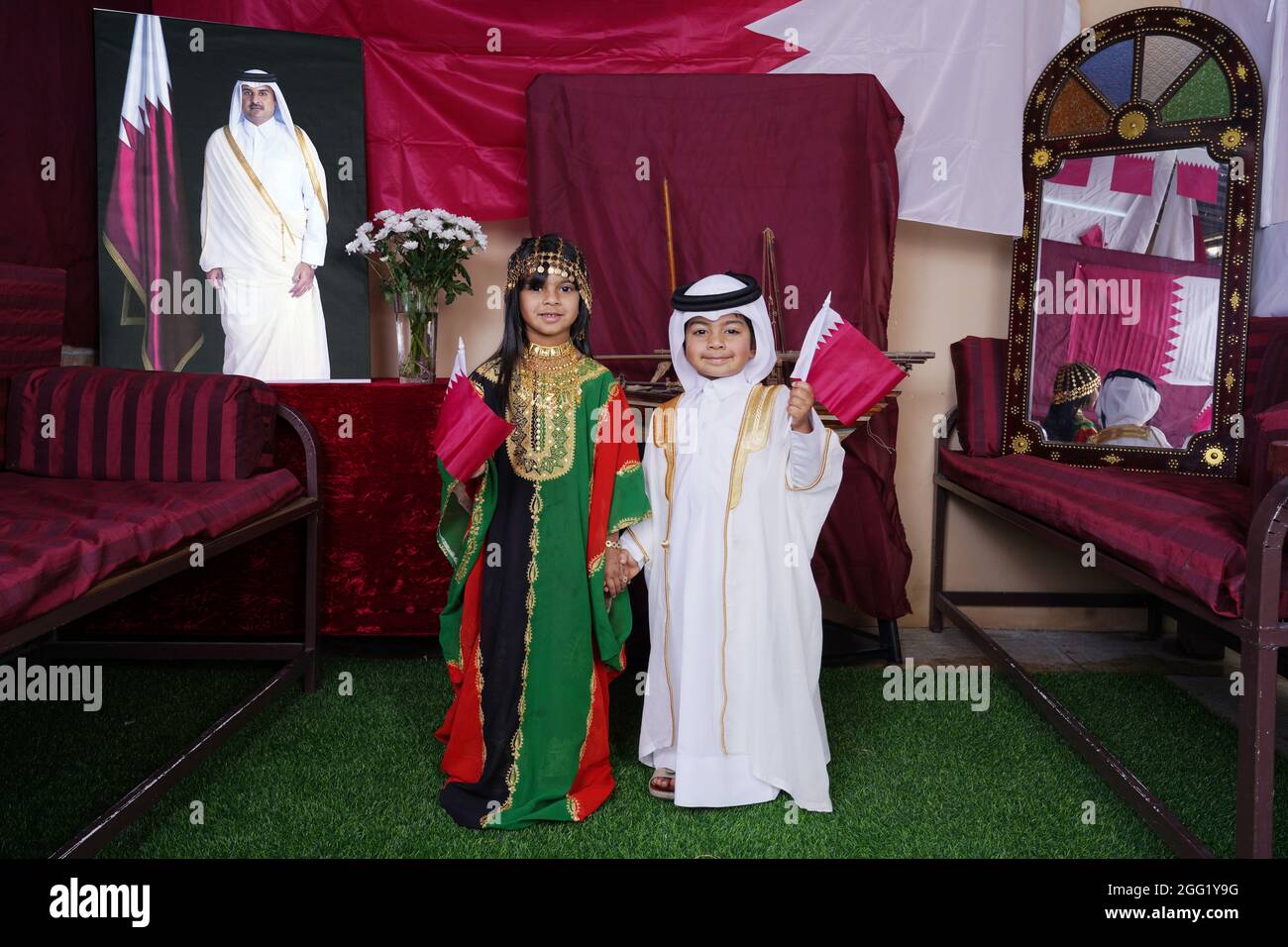 Traditional qatari dress Banque de photographies et d’images à haute résolution - Alamy