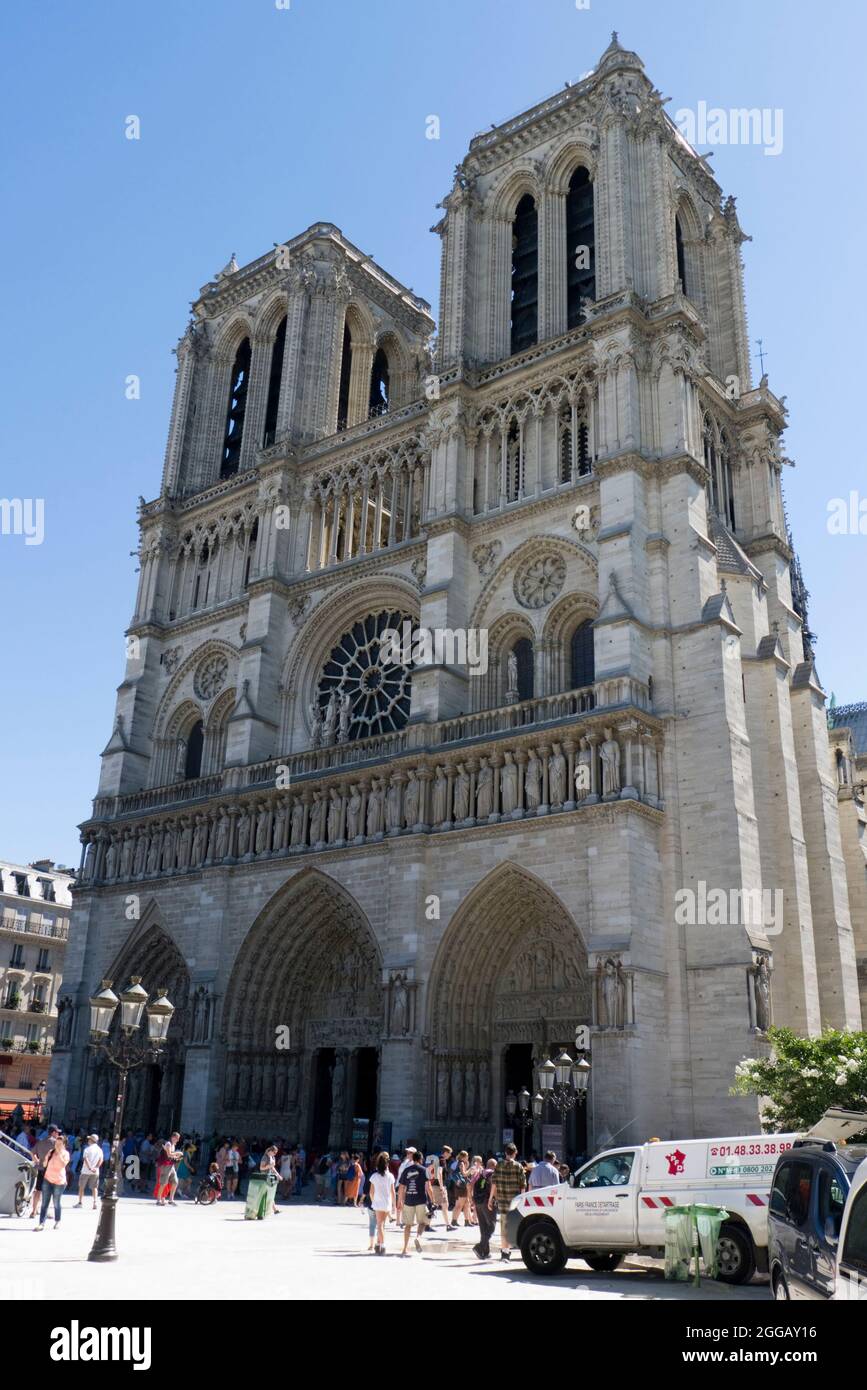 Cathédrale notre-Dame à Parvis notre-Dame – place Jean-Paul-II, Paris ...