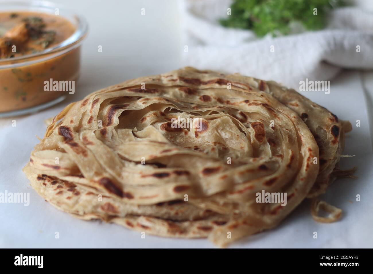 Parotta ou Porotta, un pain plat en couches fait de Maida. Cette crêpe ...