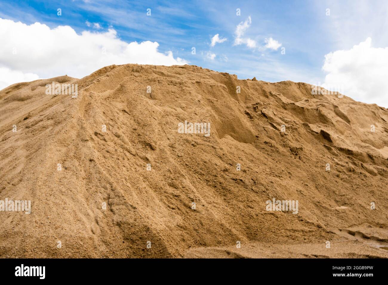 Pile de sable grossier et trouver le tas de sable granuleux et remplir ...