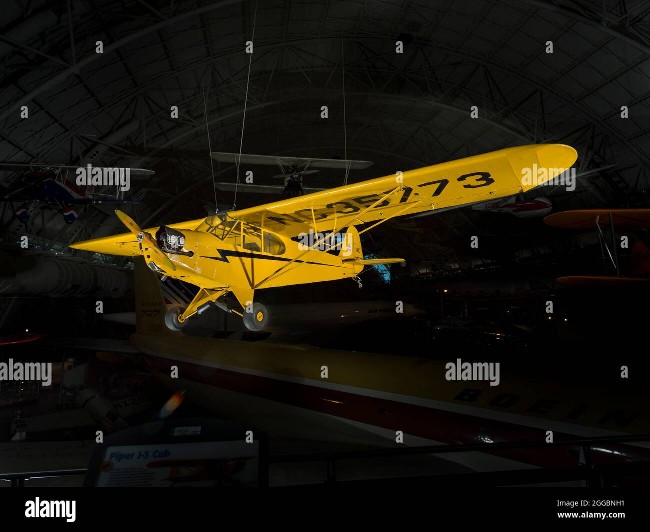 N35773 ; monoplan lumineux jaune distinctif à ailes hautes avec roue ...