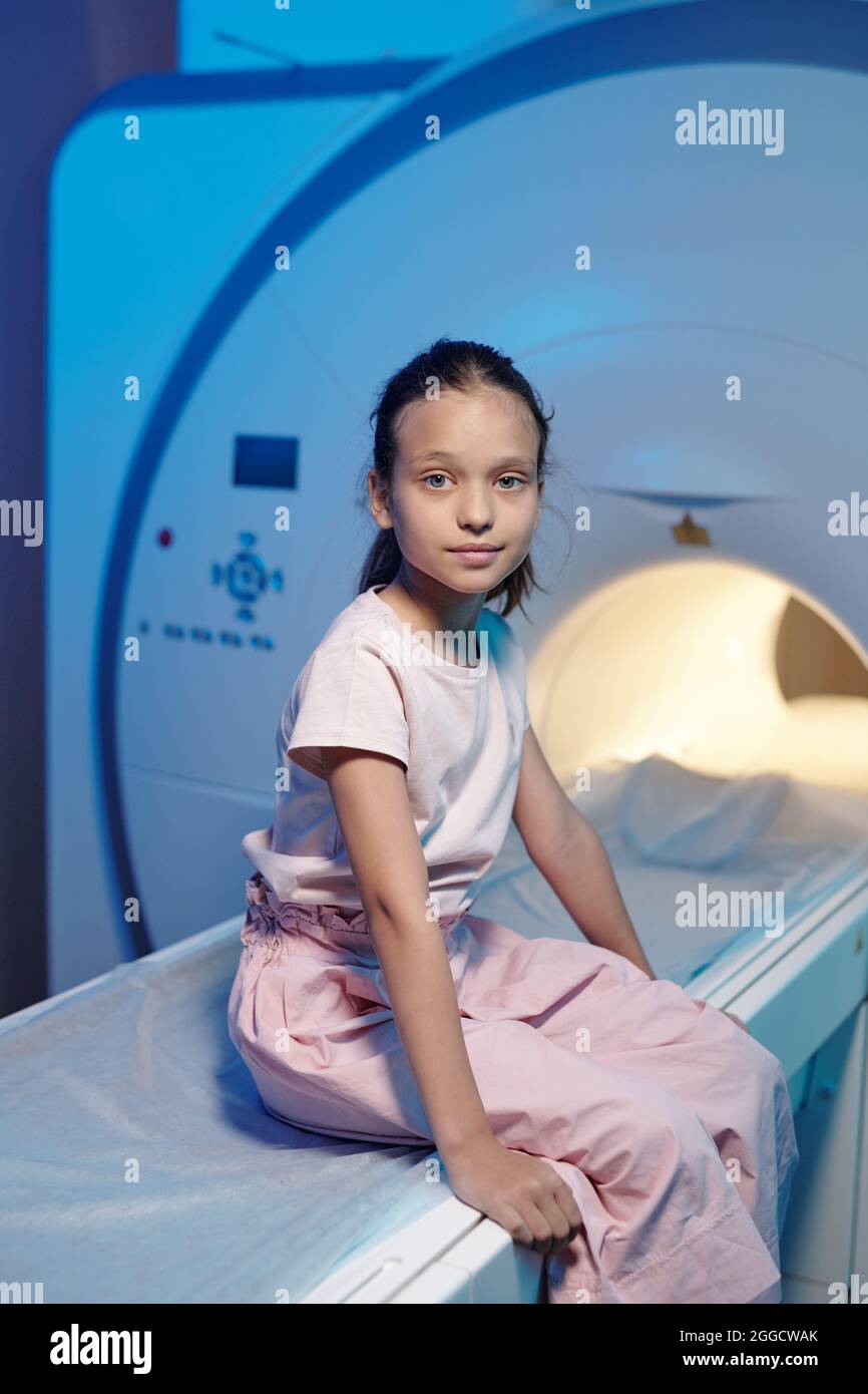 Examen Médical Fille Banque De Photographies Et Dimages à Haute