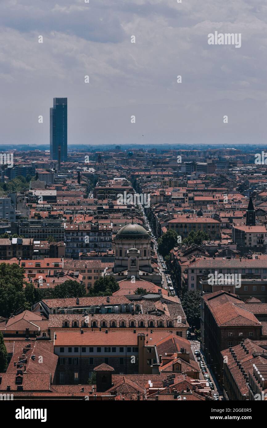Vue imprenable sur le centre-ville de Turin avec le monument de Mole ...