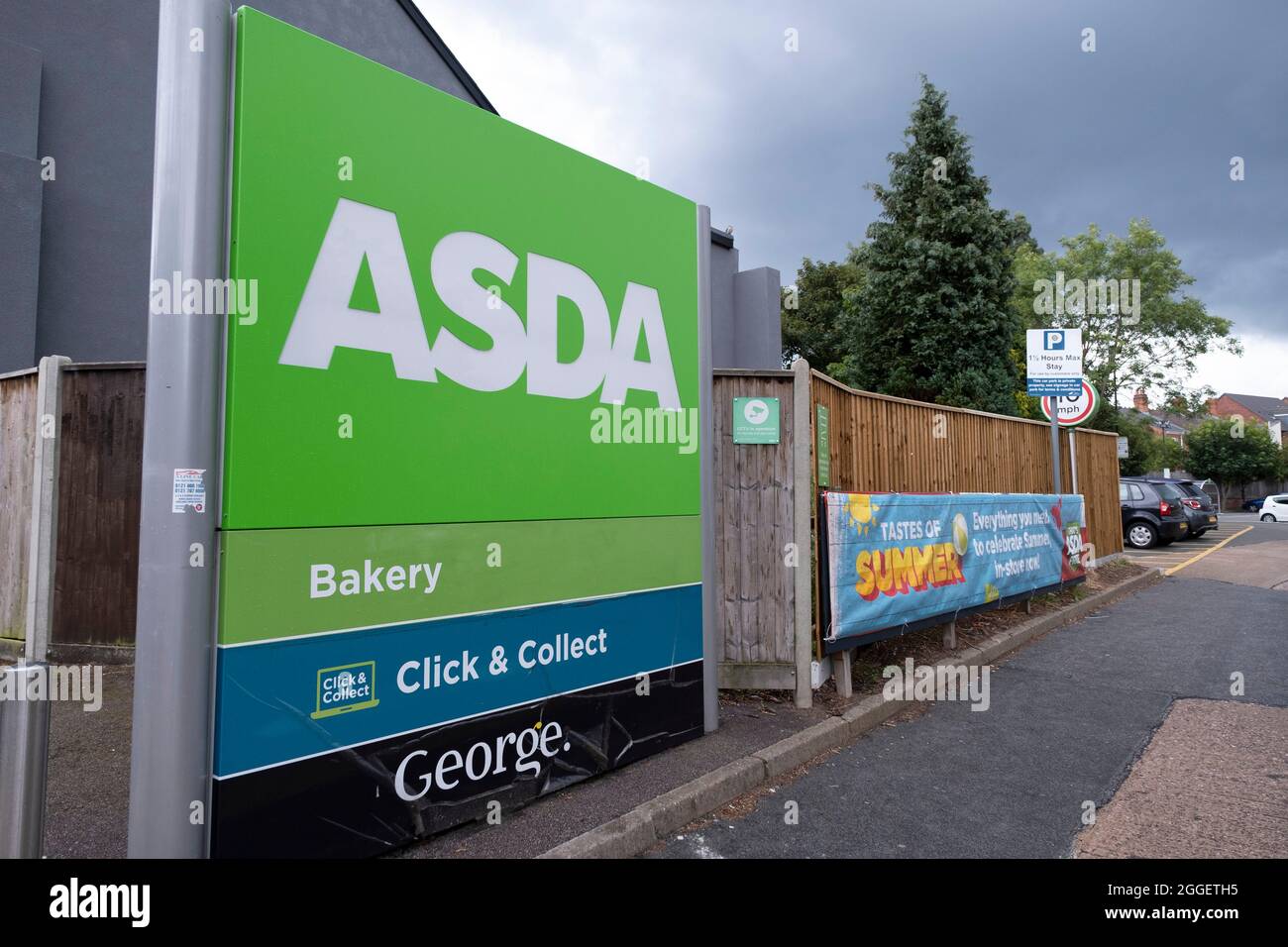 Asda devant le magasin Banque de photographies et d’images à haute ...