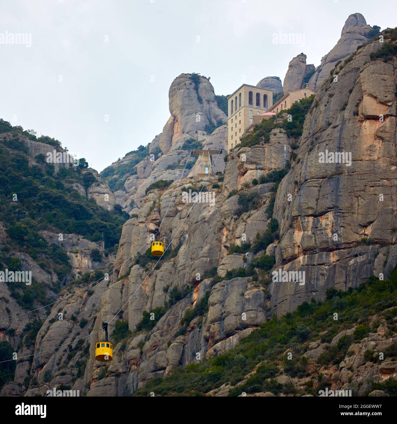 Câble jaune voiture dans l'AERI de Montserrat lieu à l'Abbaye de ...