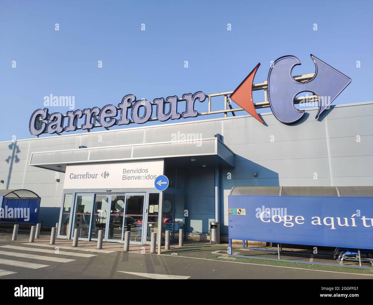 Hypermarche carrefour Banque de photographies et d’images à haute ...