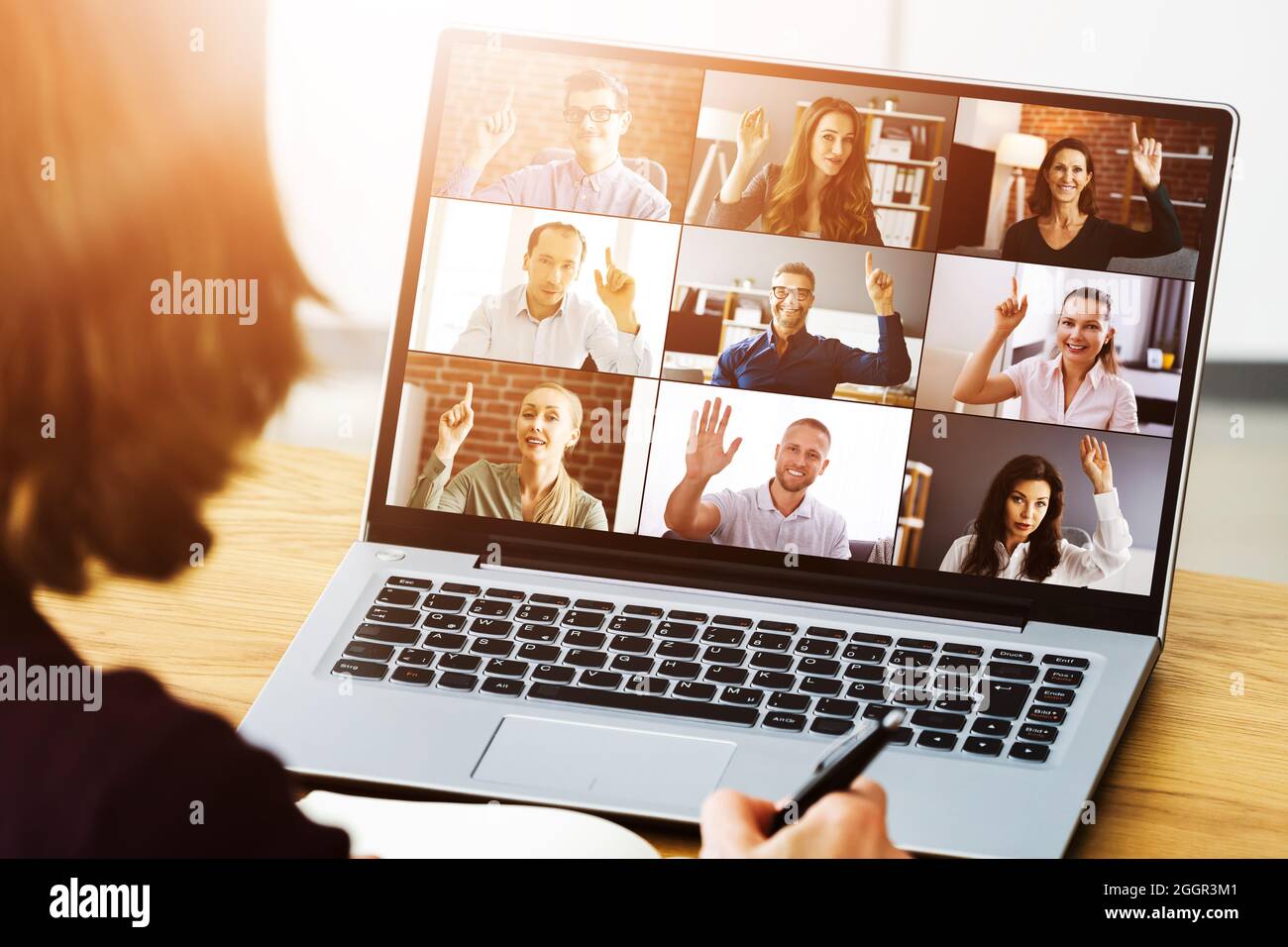 Lever la main Banque de photographies et d’images à haute résolution ...