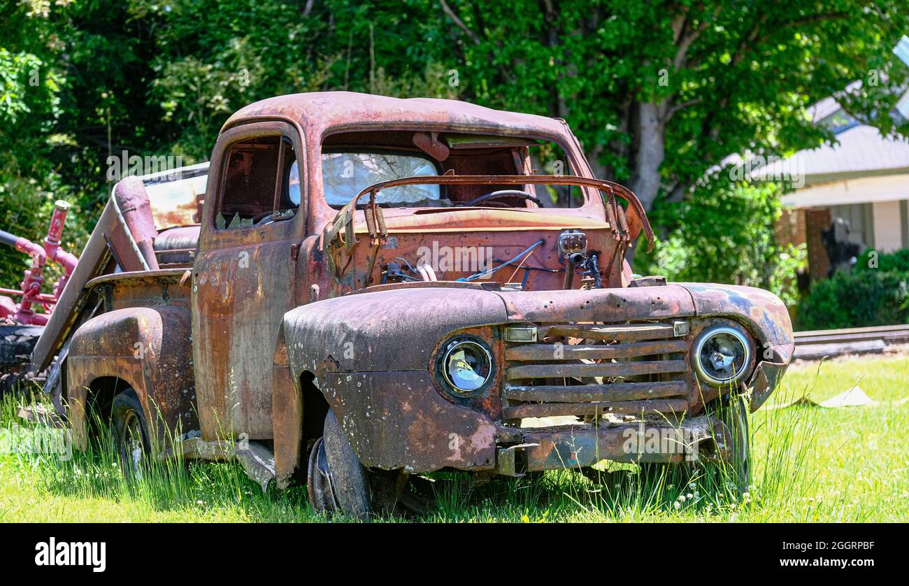 Vieux pickup rouillé Banque de photographies et d’images à haute ...