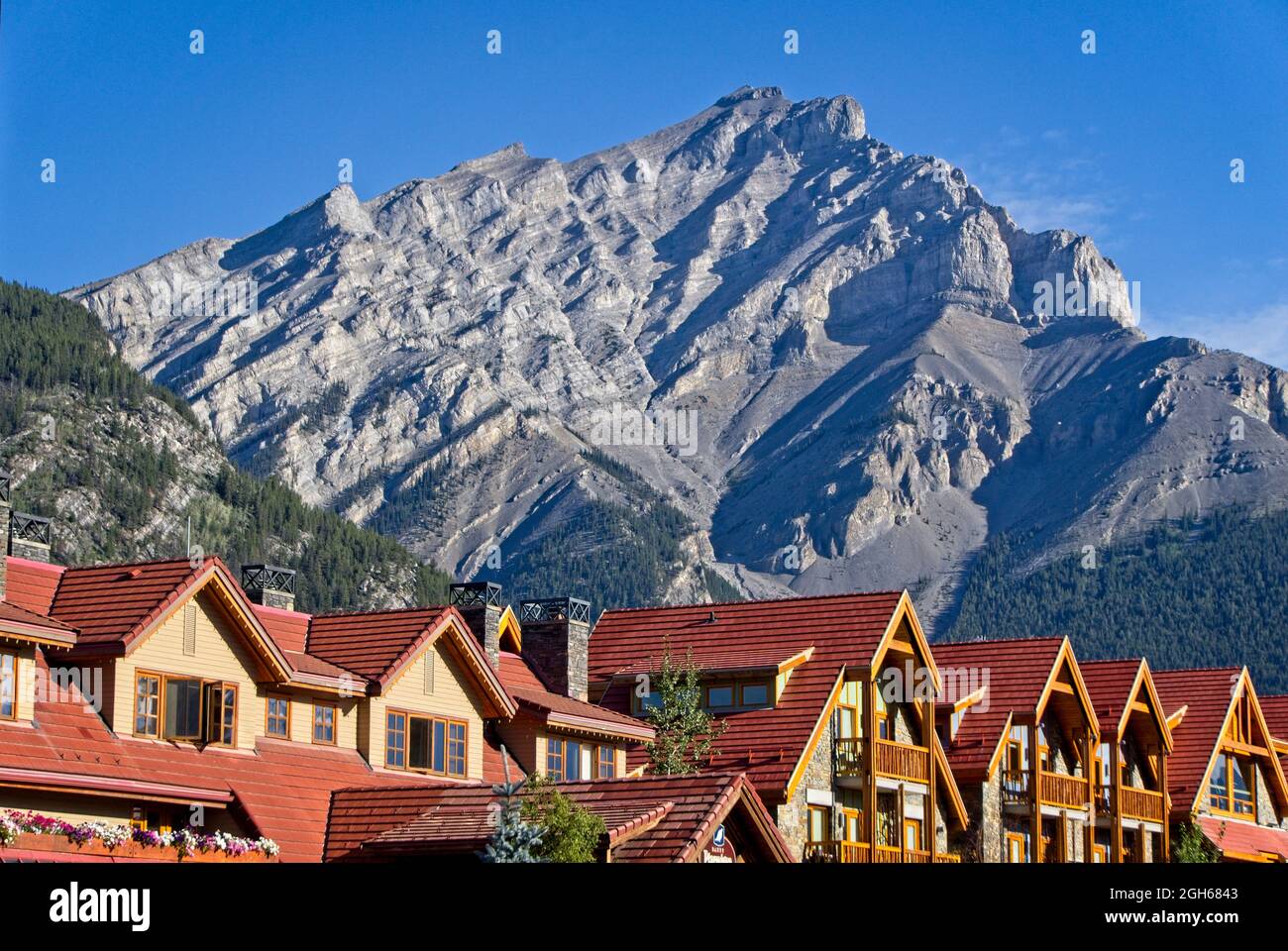 Banff town cascade mountain banff Banque de photographies et d’images à ...