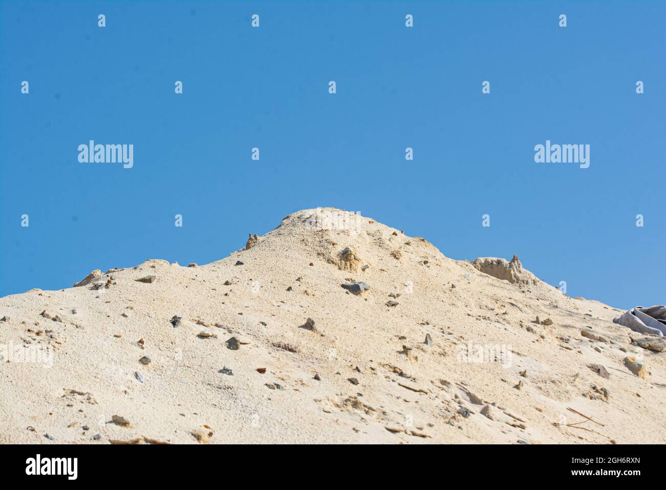 Pile de sable grossier et trouver le tas de sable granuleux et remplir ...